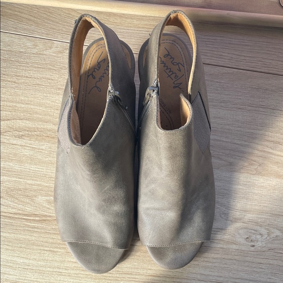 Natural Soul | Shoes | Natural Soul Gray Peeptoe Mules | Poshmark